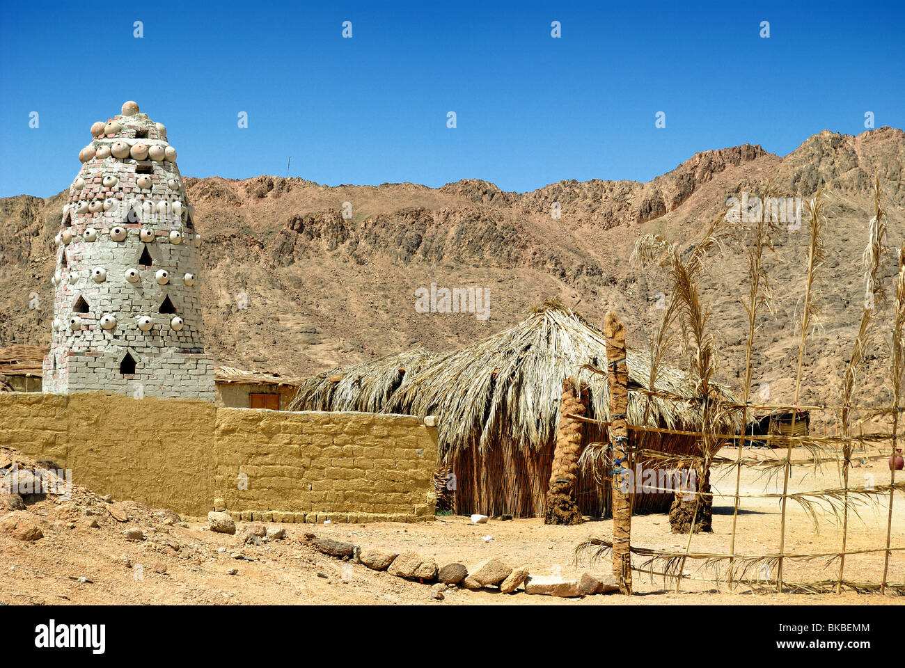 Beduinen-Dorf in der Wüste in der Nähe von Hurghada, Ägypten ...