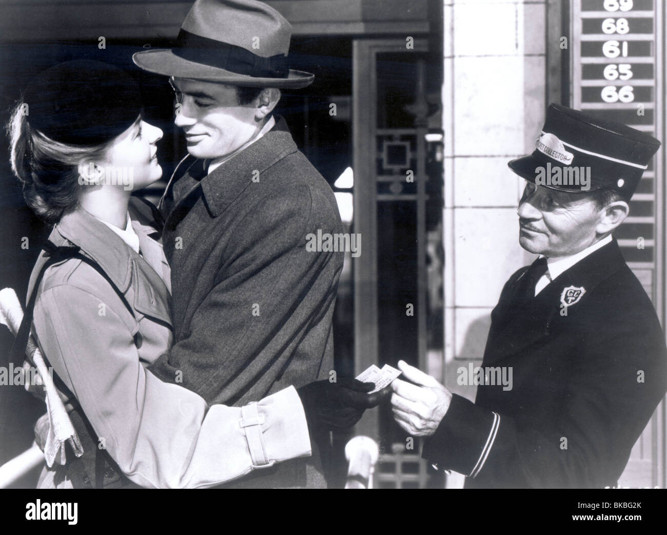 SPELLBOUND (1945) INGRID BERGMAN, GREGORY PECK SPBD 009P ...