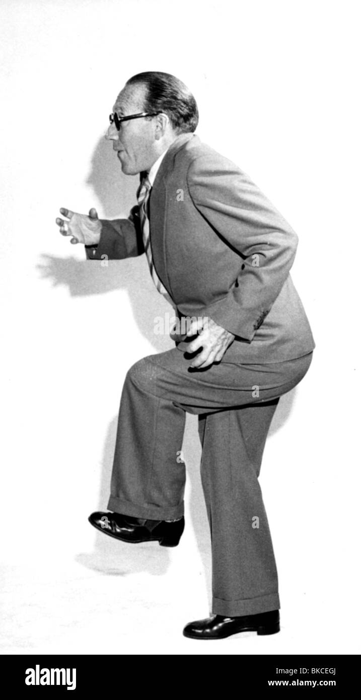 Arthur askey -Fotos und -Bildmaterial in hoher Auflösung – Alamy