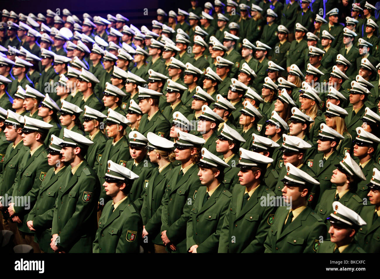 Verteidigung und offiziellen Eid von 1100 Kommissar der Polizei in NRW ...