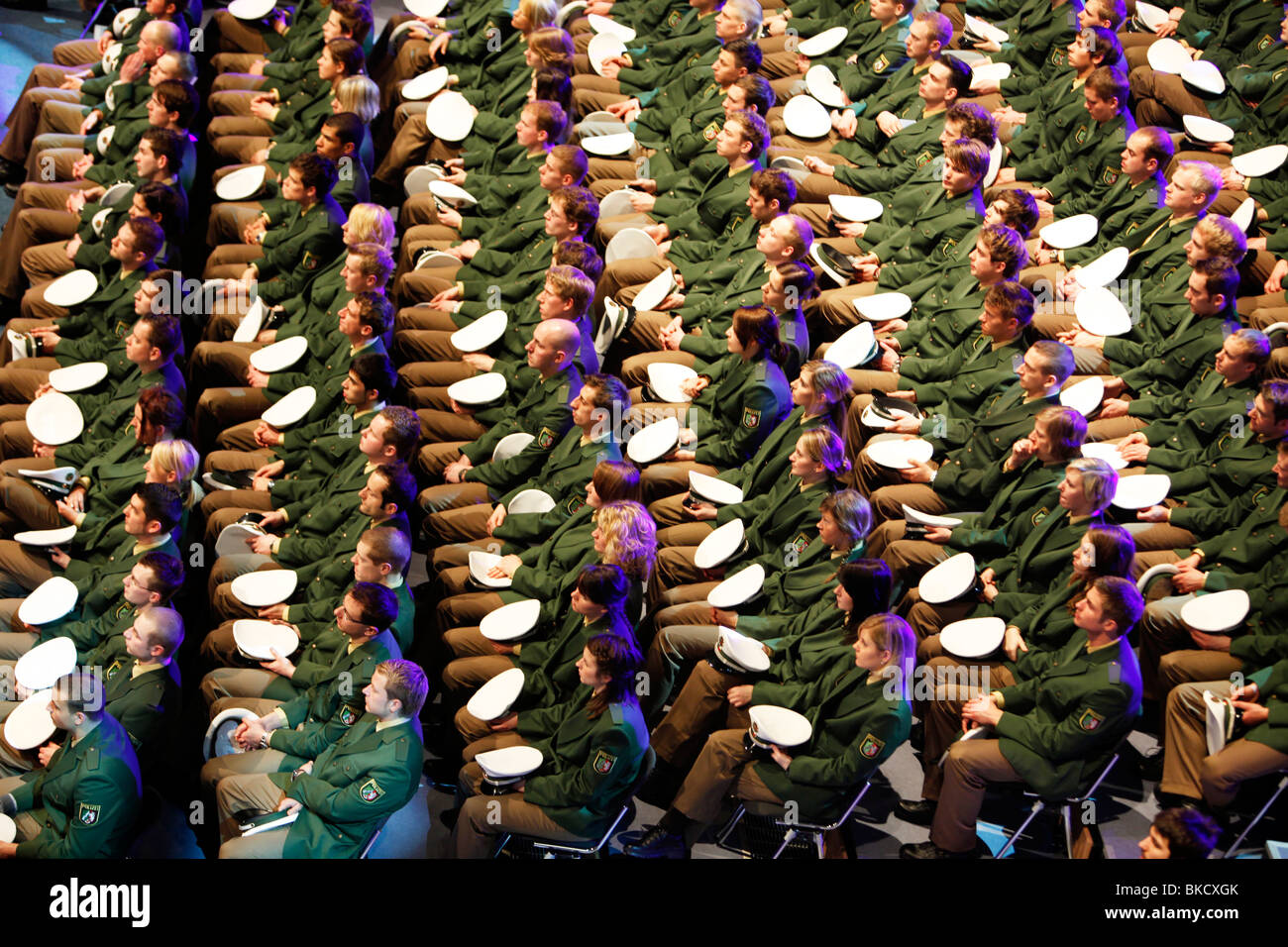 Verteidigung und offiziellen Eid von 1100 Kommissar der Polizei in NRW ...