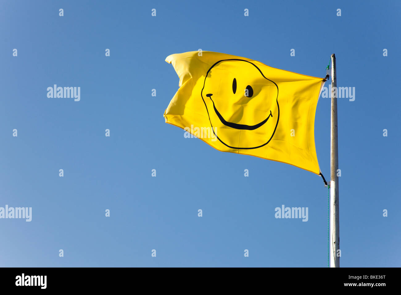 Yellow smiley face -Fotos und -Bildmaterial in hoher Auflösung – Alamy