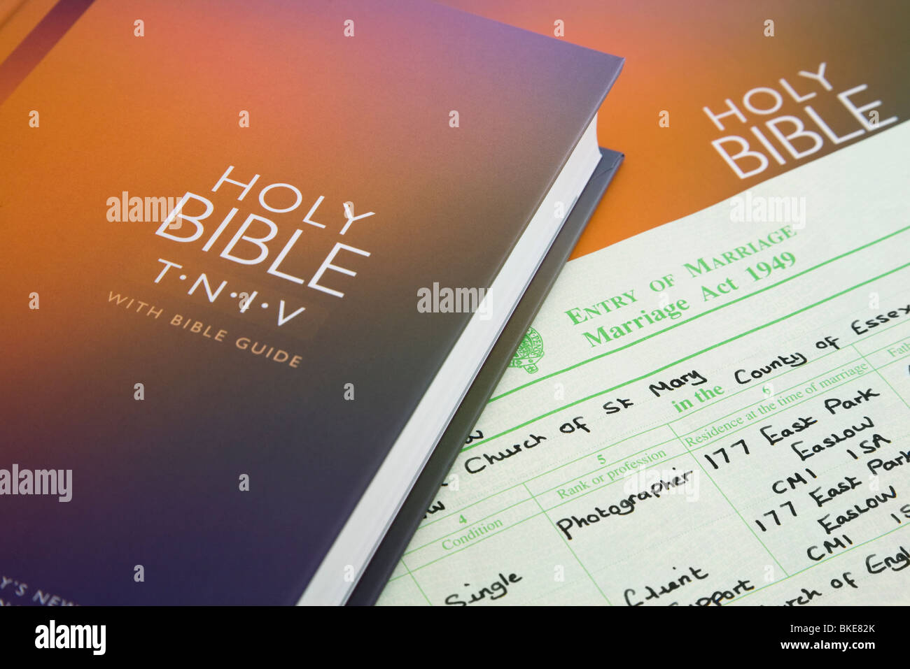 Moderne bibel -Fotos und -Bildmaterial in hoher Auflösung – Alamy