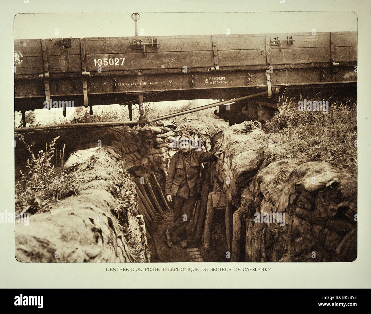 Kommunikation mit dem soldaten -Fotos und -Bildmaterial in hoher ...