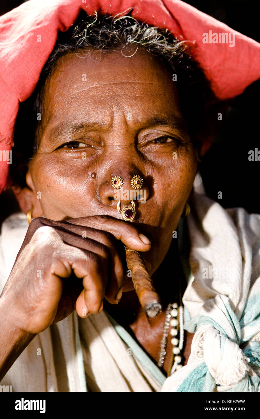 Bidi indian cigarette -Fotos und -Bildmaterial in hoher Auflösung – Alamy