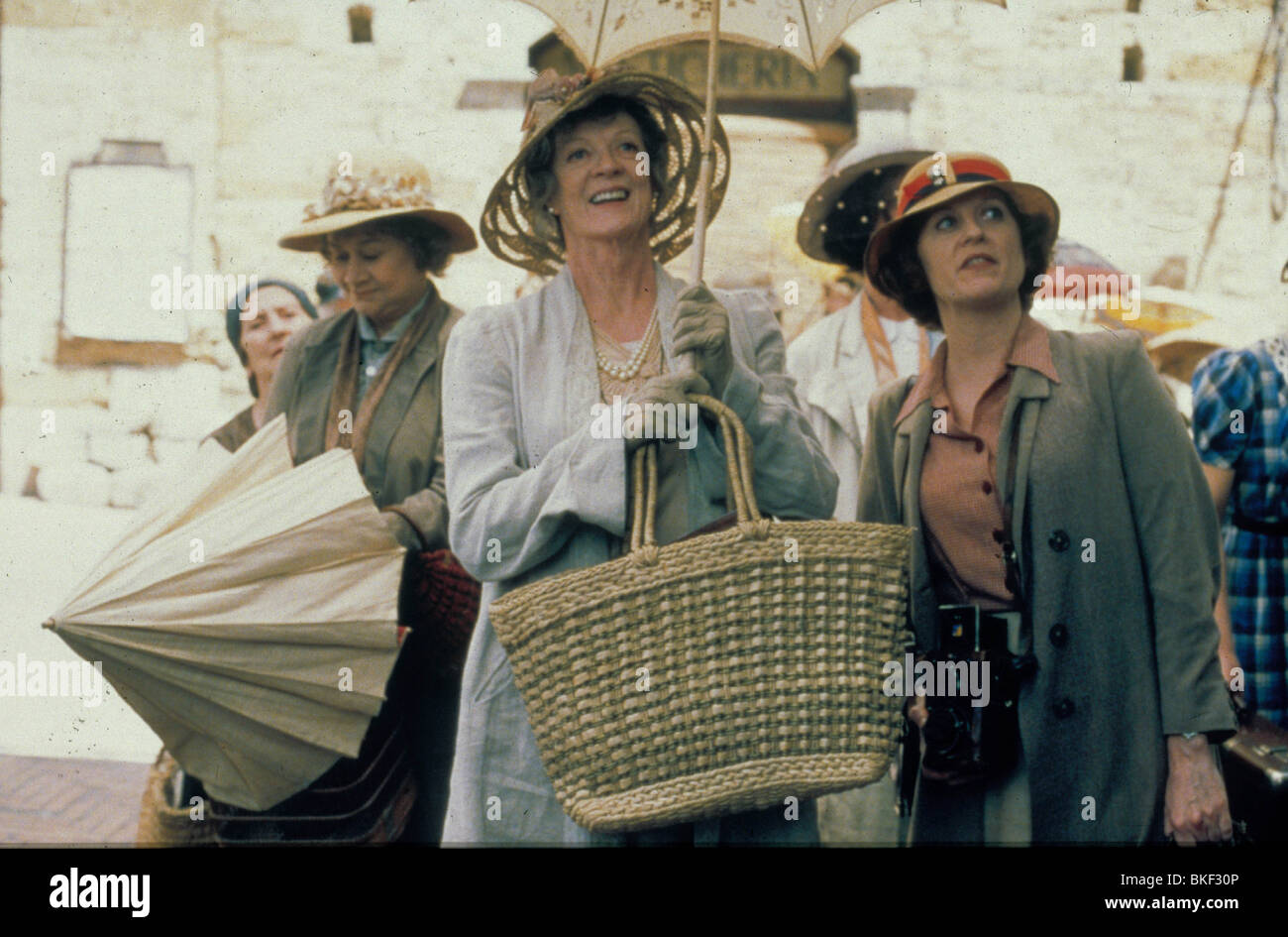 Tee mit mussolini 1999 maggie smith -Fotos und -Bildmaterial in hoher ...