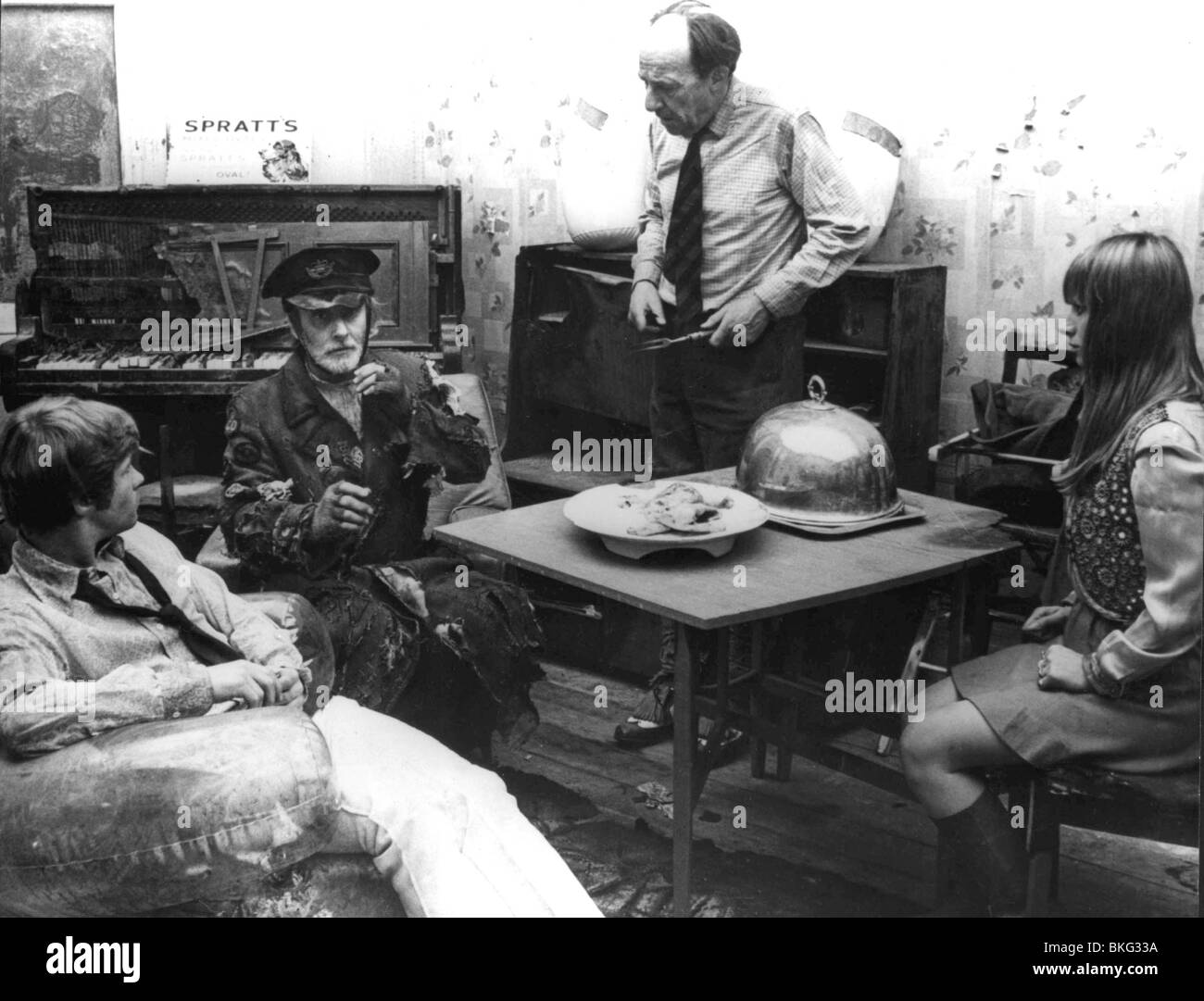 DAS BETT WOHNZIMMER (1969) RICHARD WARWICK, SPIKE MILLIGAN, MICHAEL ...