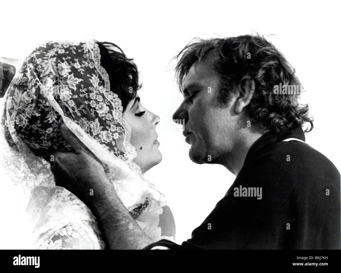 BOOM (1968) ELIZABETH TAYLOR, RICHARD BURTON BOOM 001 P Stockfotografie ...