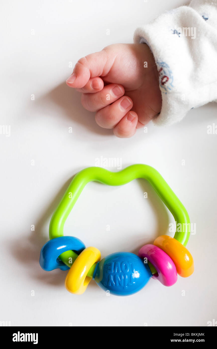 Rassel baby -Fotos und -Bildmaterial in hoher Auflösung – Alamy