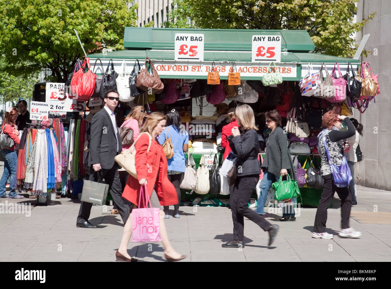 England london oxford street souvenir -Fotos und -Bildmaterial in hoher ...