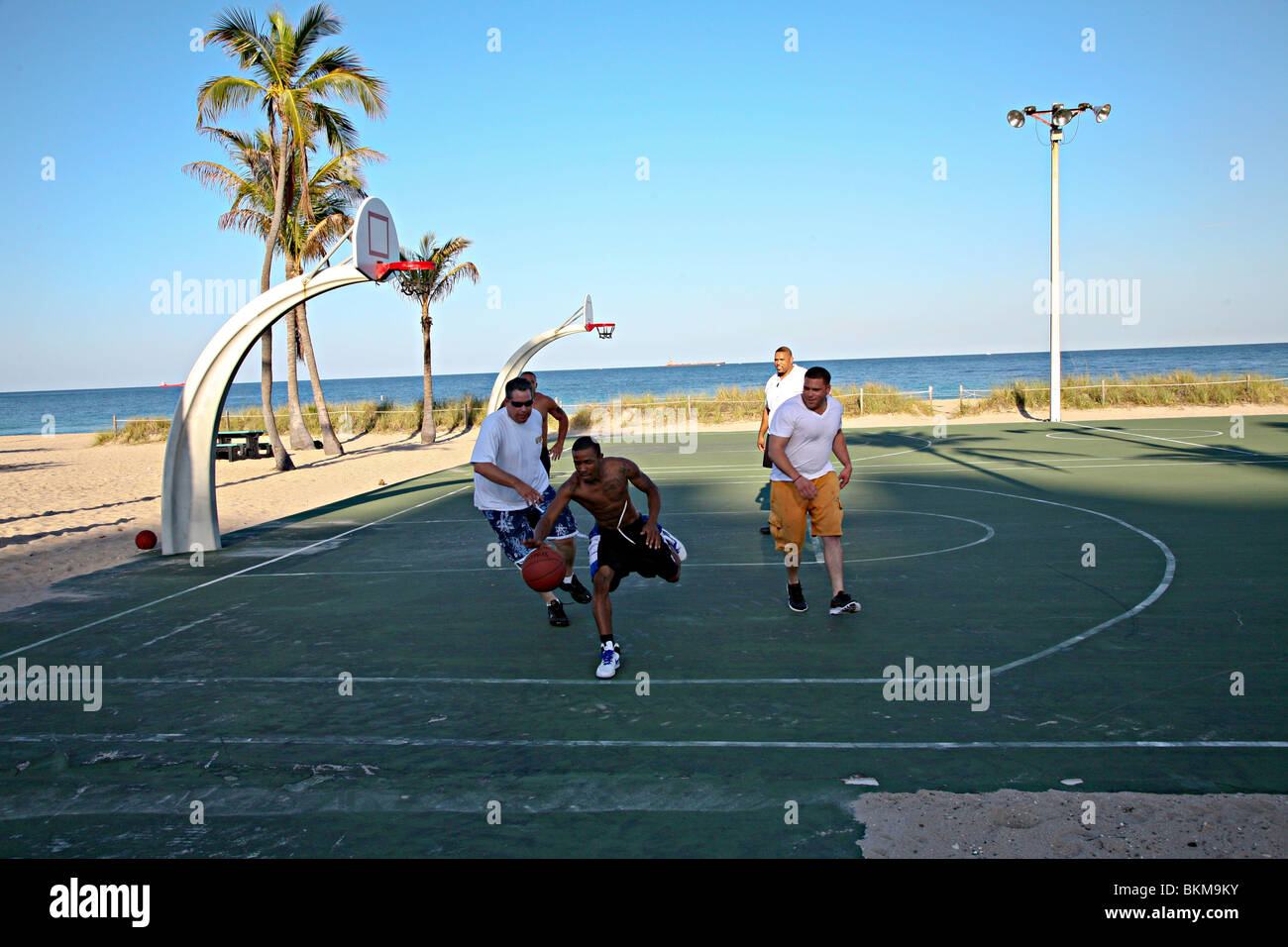 Basketball Court By Sea Stockfotos & Basketball Court By Sea Bilder - Alamy