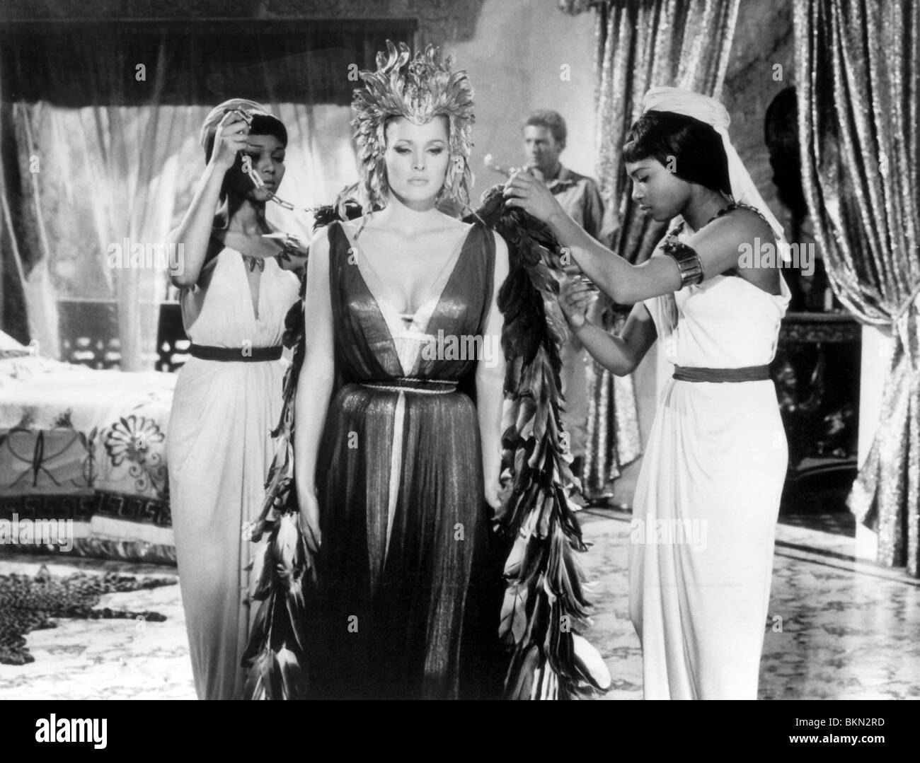 SIE-1965 URSULA ANDRESS Stockfotografie - Alamy
