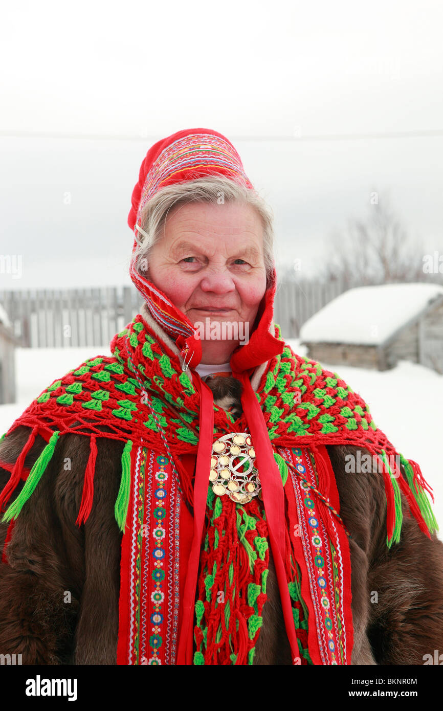 Saami Dame bei den Osterfestspielen Sámi statt in Kautokeino in ...
