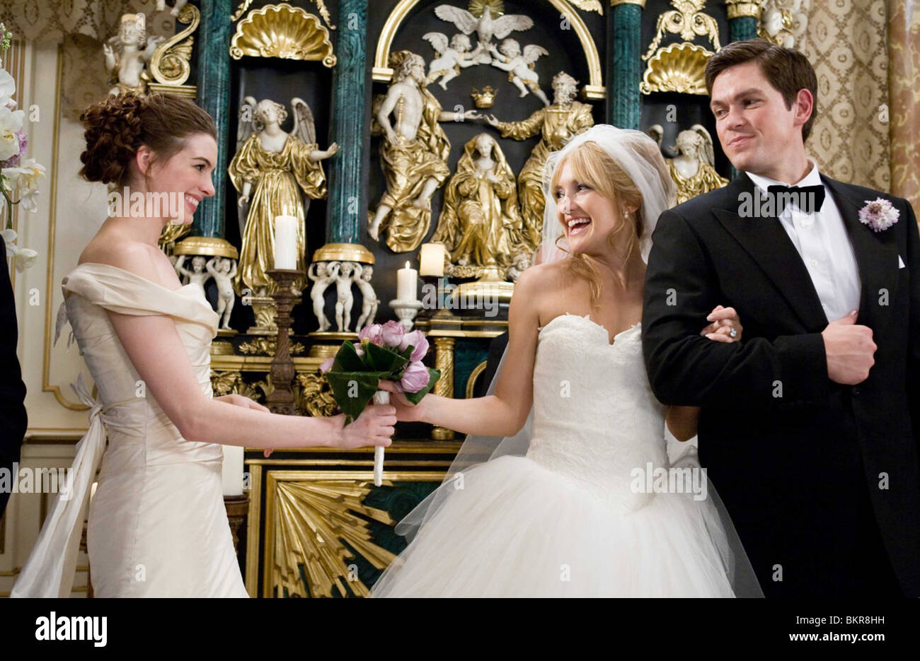 BRIDE WARS (2009) KATE HUDSON, ANNE HATHAWAY, STEVE HOWEY GARY WINICK ...