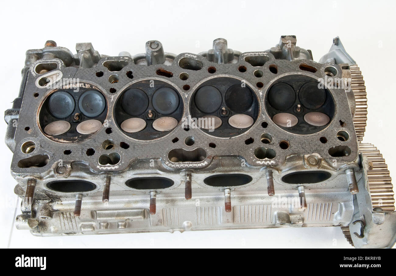 Zylinder Kopf zeigen die Ventile aus einem Mitsubishi Evo 7 Auto ...