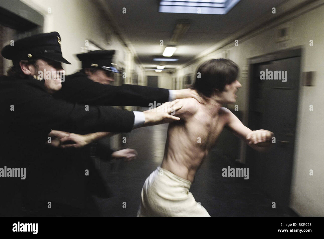 HUNGER (2008) MICHAEL FASSBENDER, STEVE MCQUEEN STEVE MCQUEEN (DIR) 001 ...