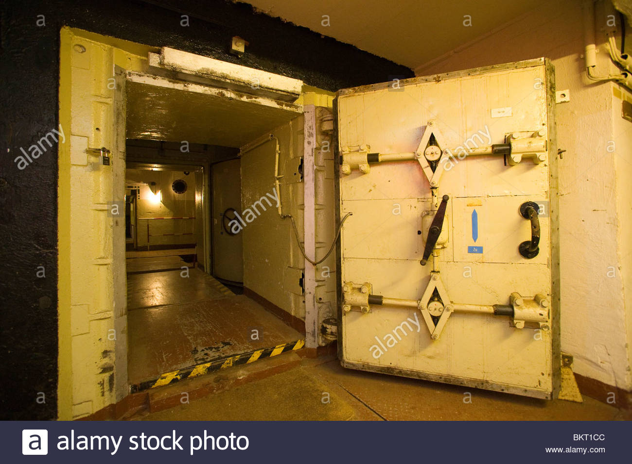 Bunker Door Stockfotos und -bilder Kaufen - Alamy