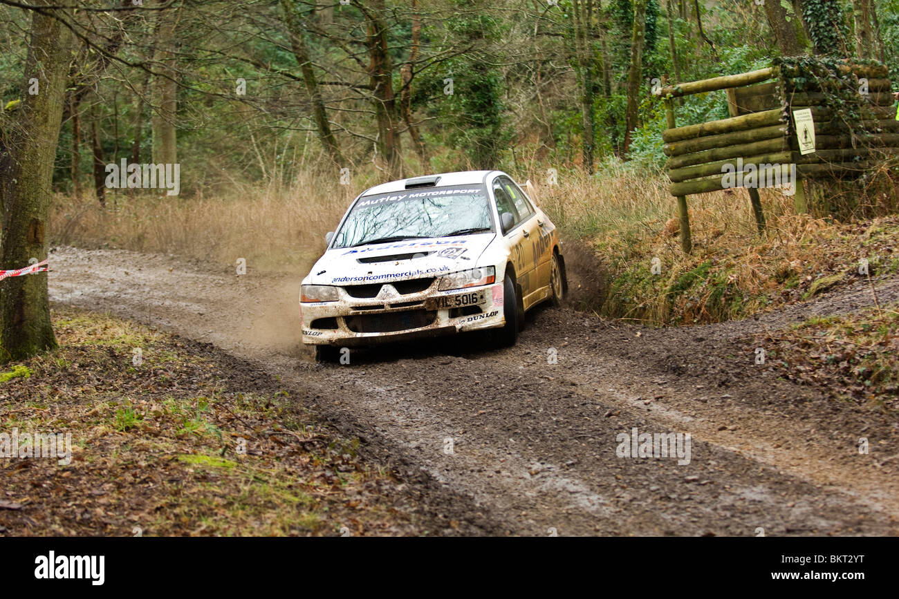 Auto seitlich -Fotos und -Bildmaterial in hoher Auflösung – Alamy