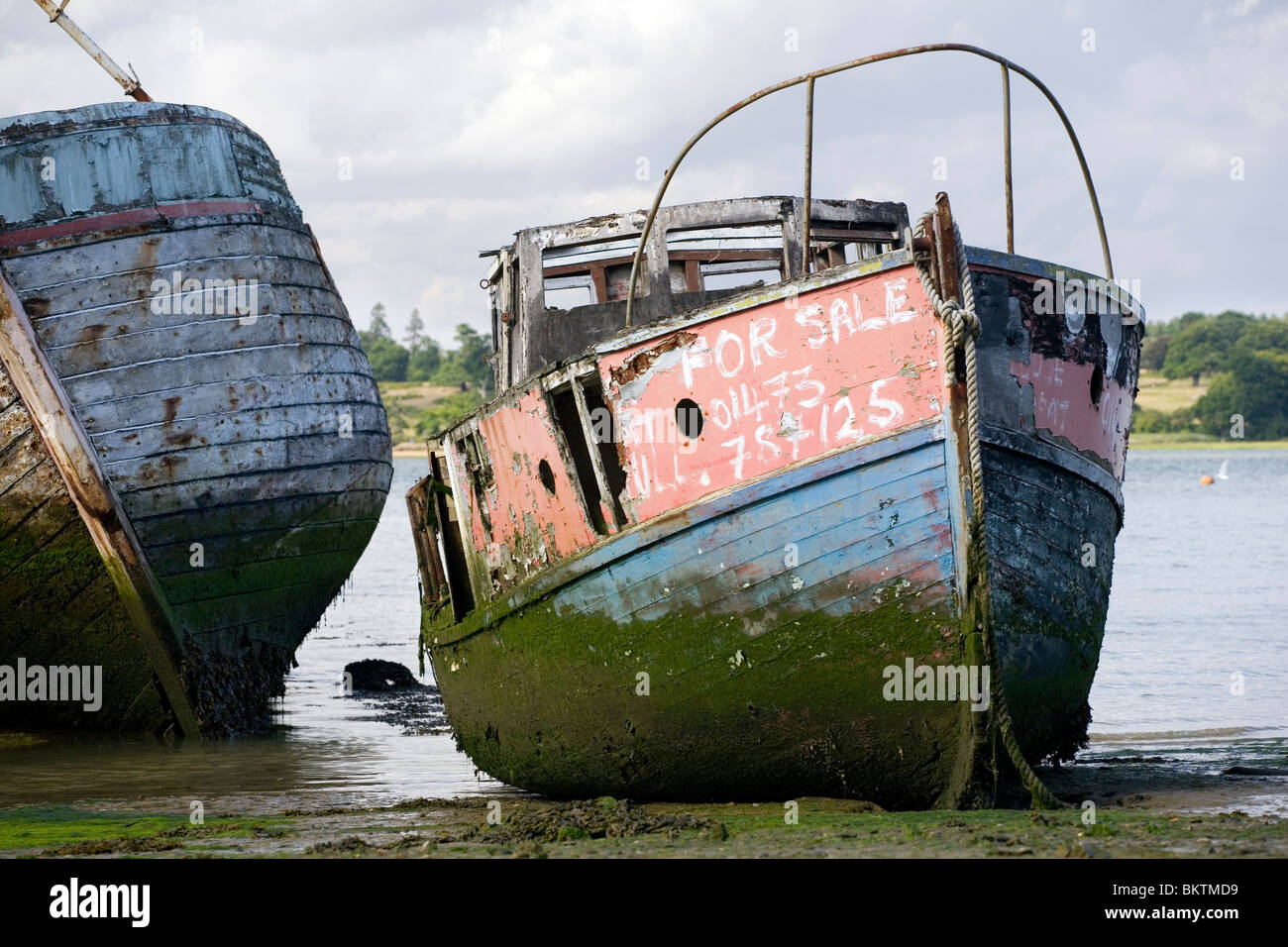 Boote am Wattenmeer am Pin Mühle am Fluß Orwell verrotten ...