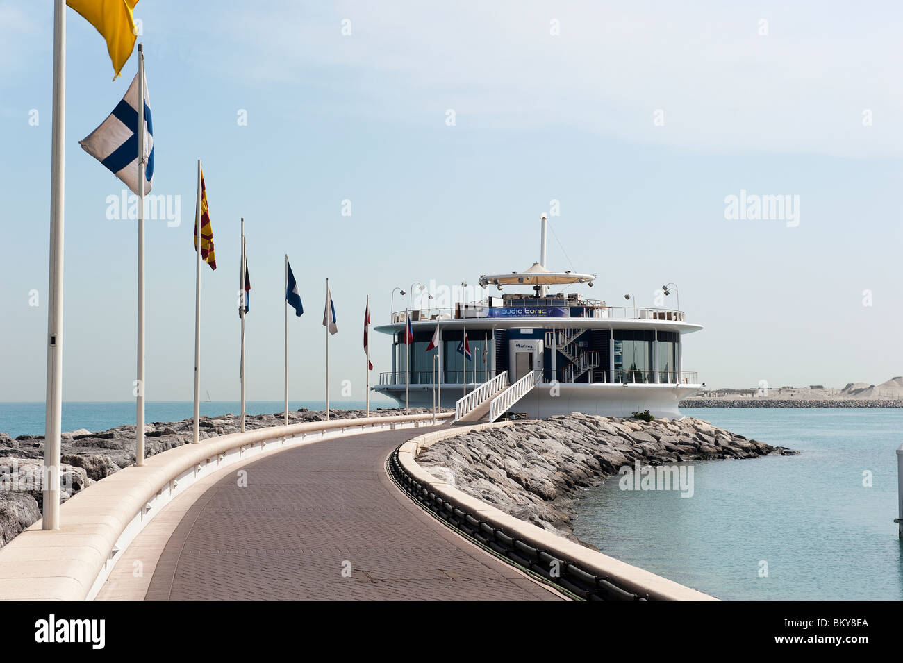 360 grad bar -Fotos und -Bildmaterial in hoher Auflösung – Alamy