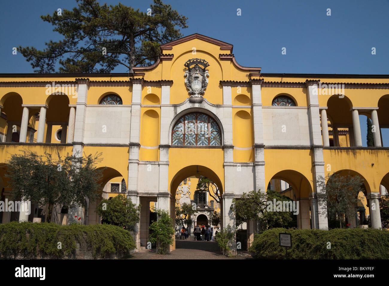Lombardy Gardone Riviera Vittoriale Mausoleum Stockfotos und -bilder Kaufen - Alamy