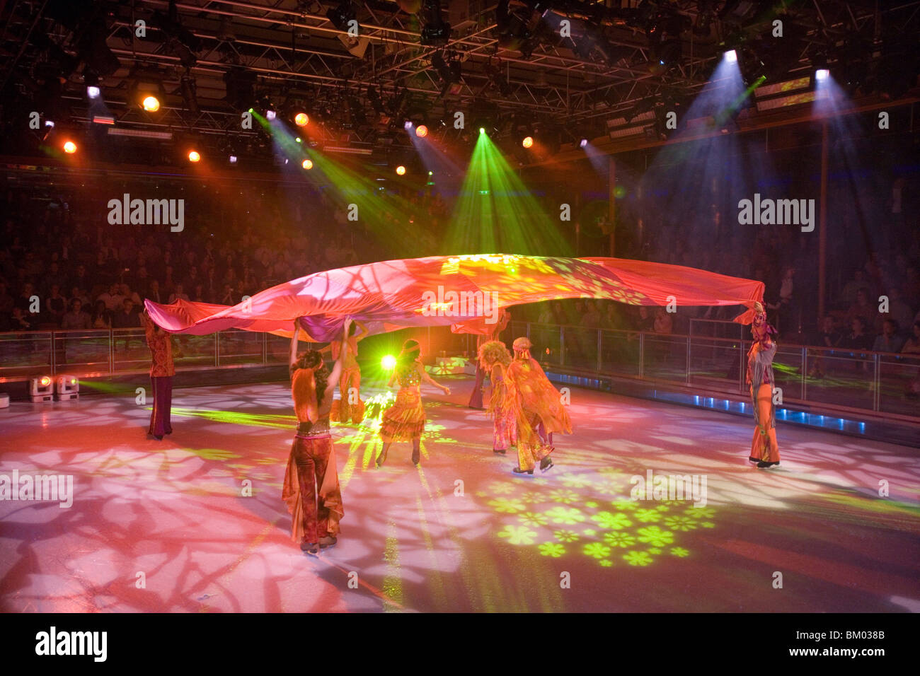 Das tanzen auf eis studio -Fotos und -Bildmaterial in hoher Auflösung ...