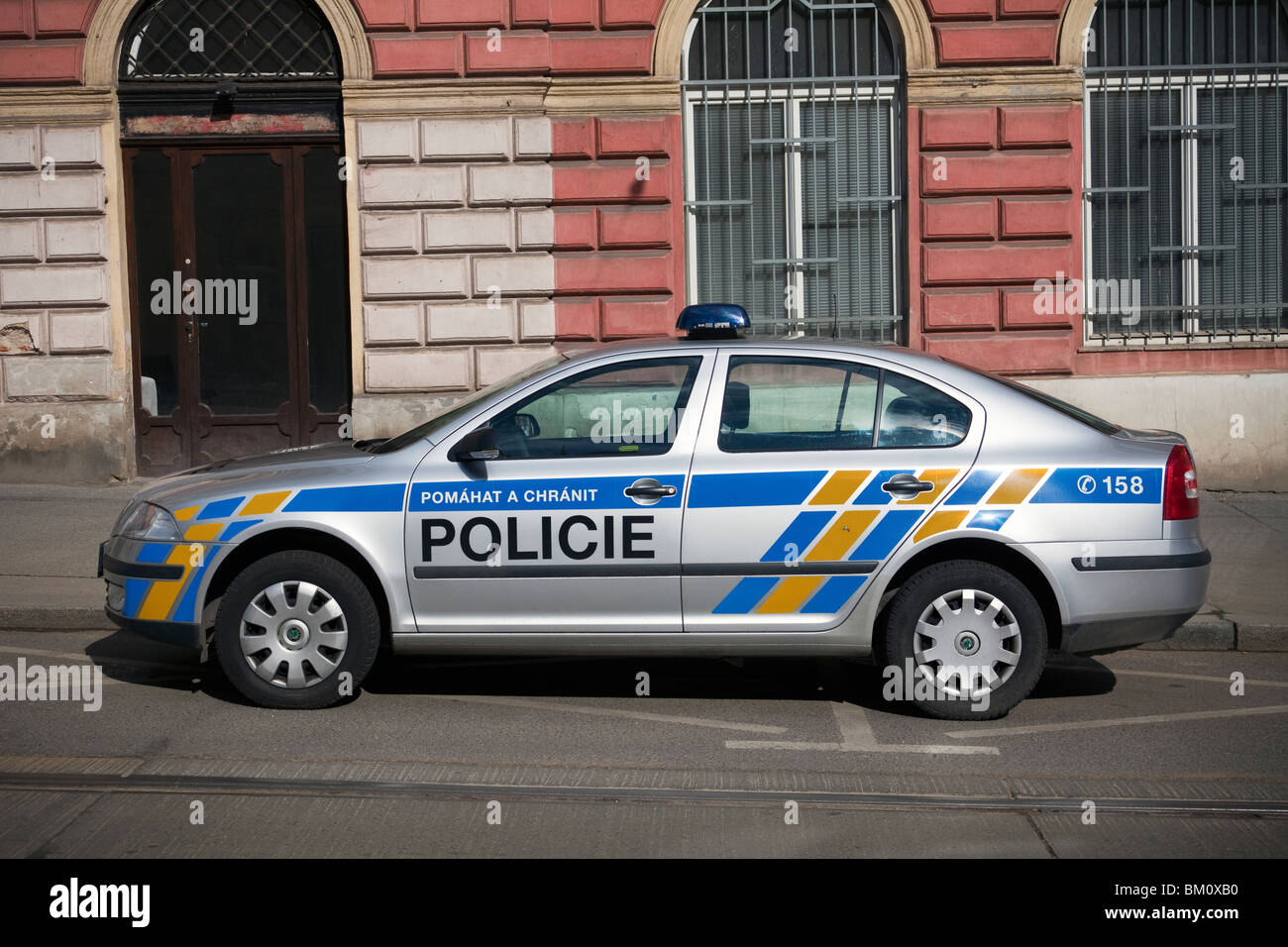 Prague police car cop -Fotos und -Bildmaterial in hoher Auflösung – Alamy