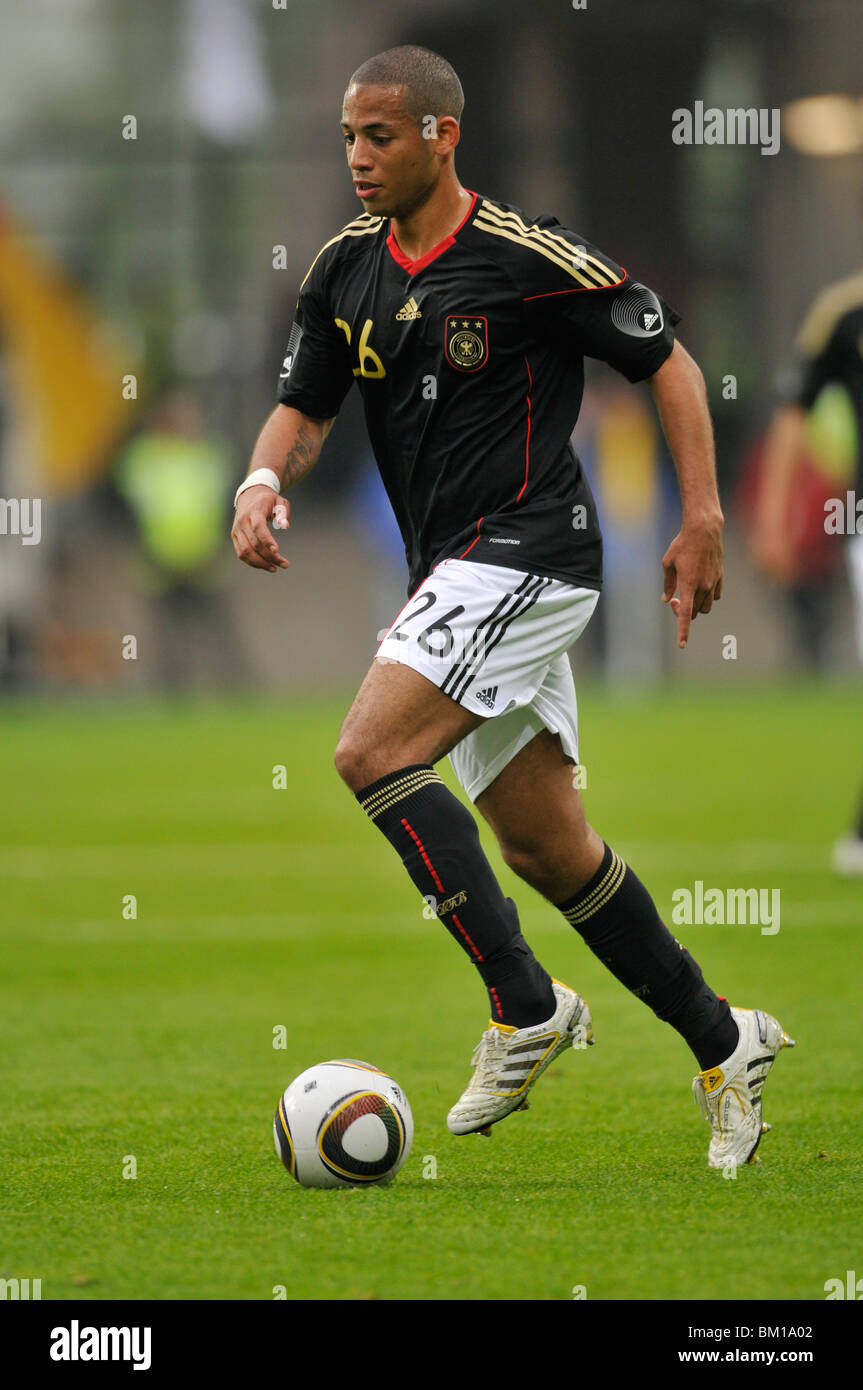 Dennis aogo -Fotos und -Bildmaterial in hoher Auflösung – Alamy