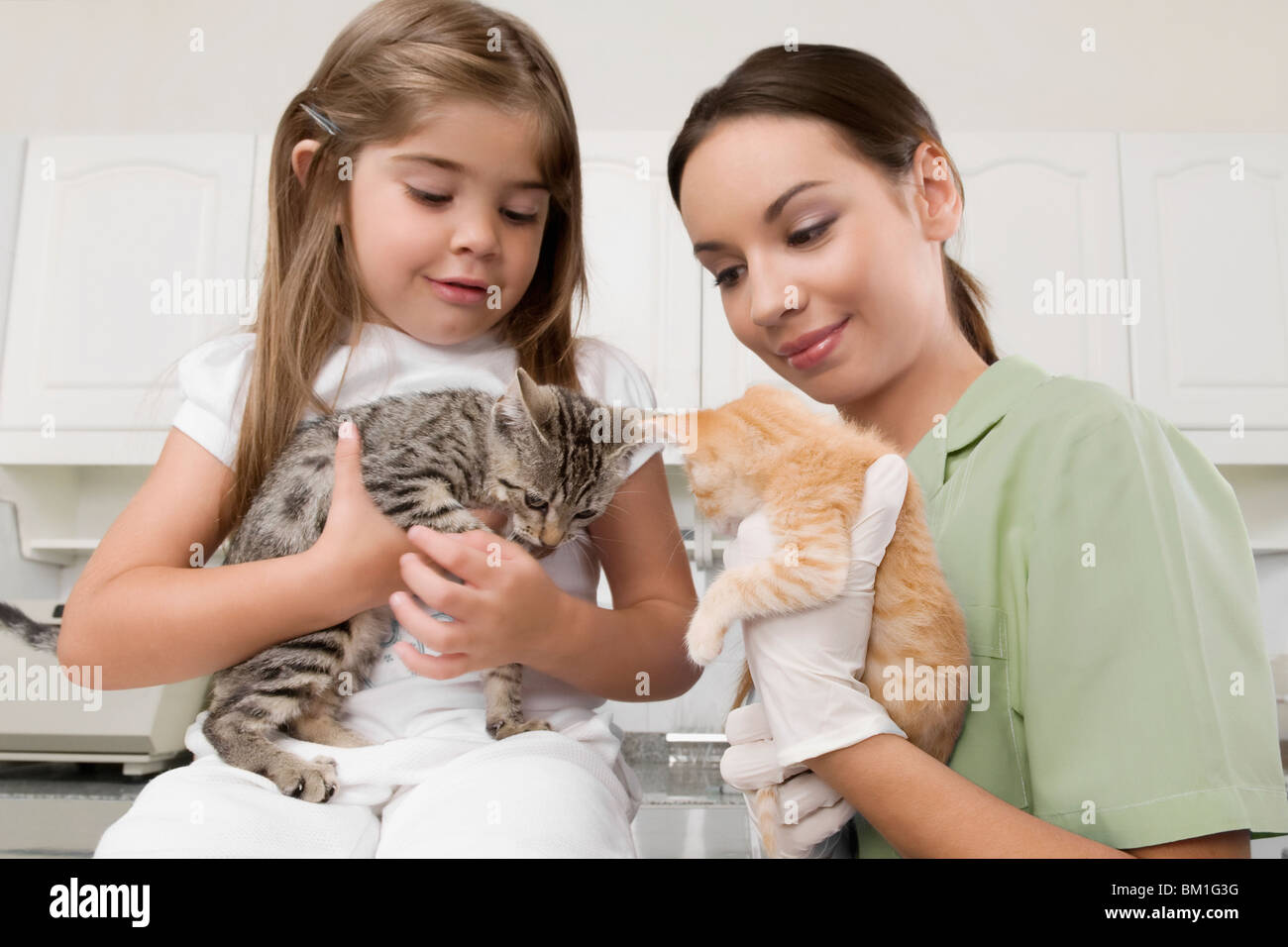 Mädchen katzen make up -Fotos und -Bildmaterial in hoher Auflösung – Alamy