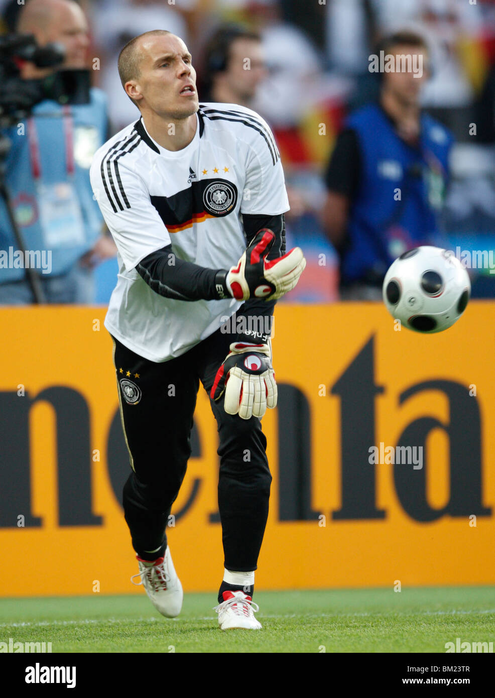 Torwart Robert Enke Deutschlands erwärmt sich vor der UEFA Euro 2008 ...