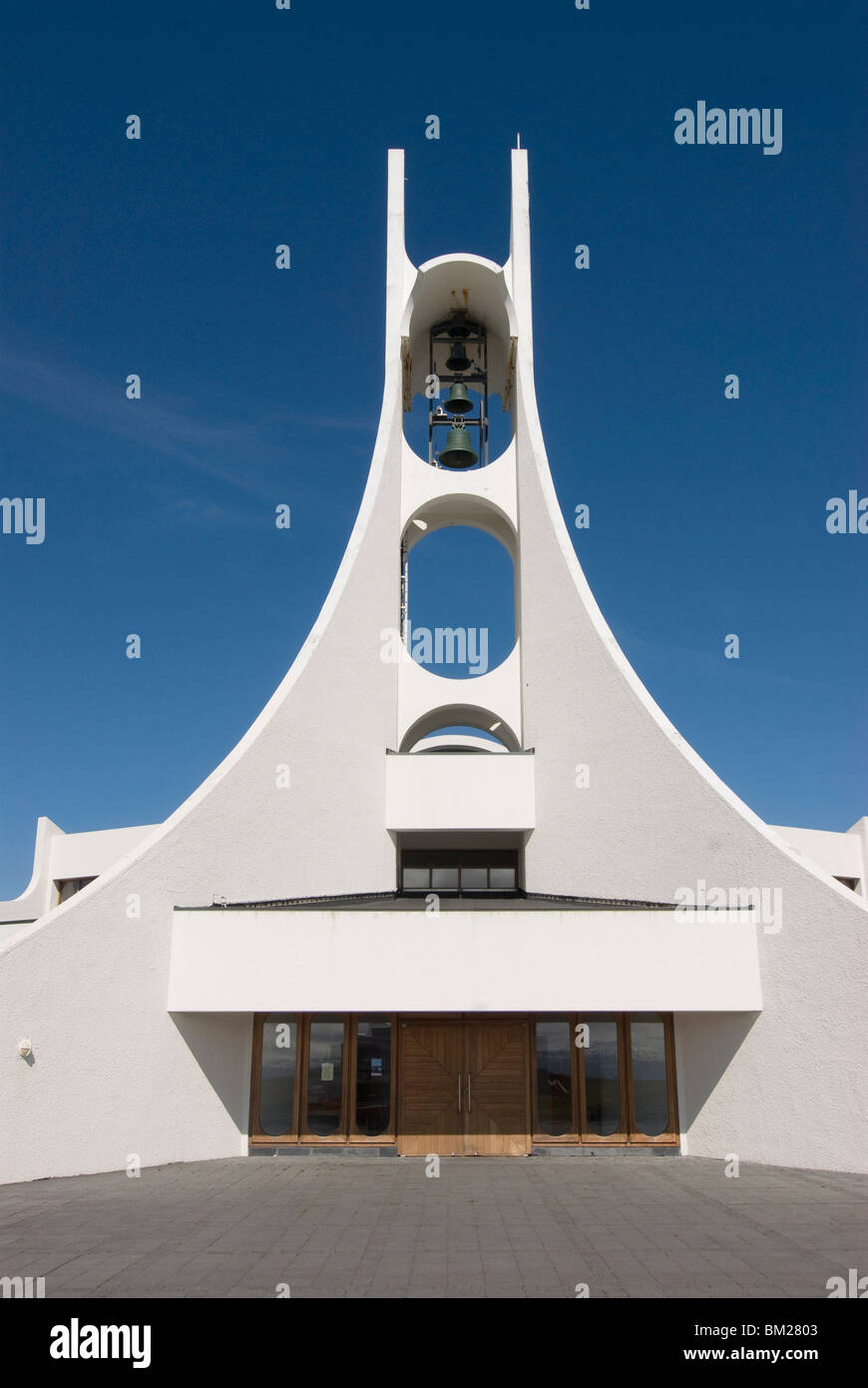 Moderne kirche außen -Fotos und -Bildmaterial in hoher Auflösung – Alamy