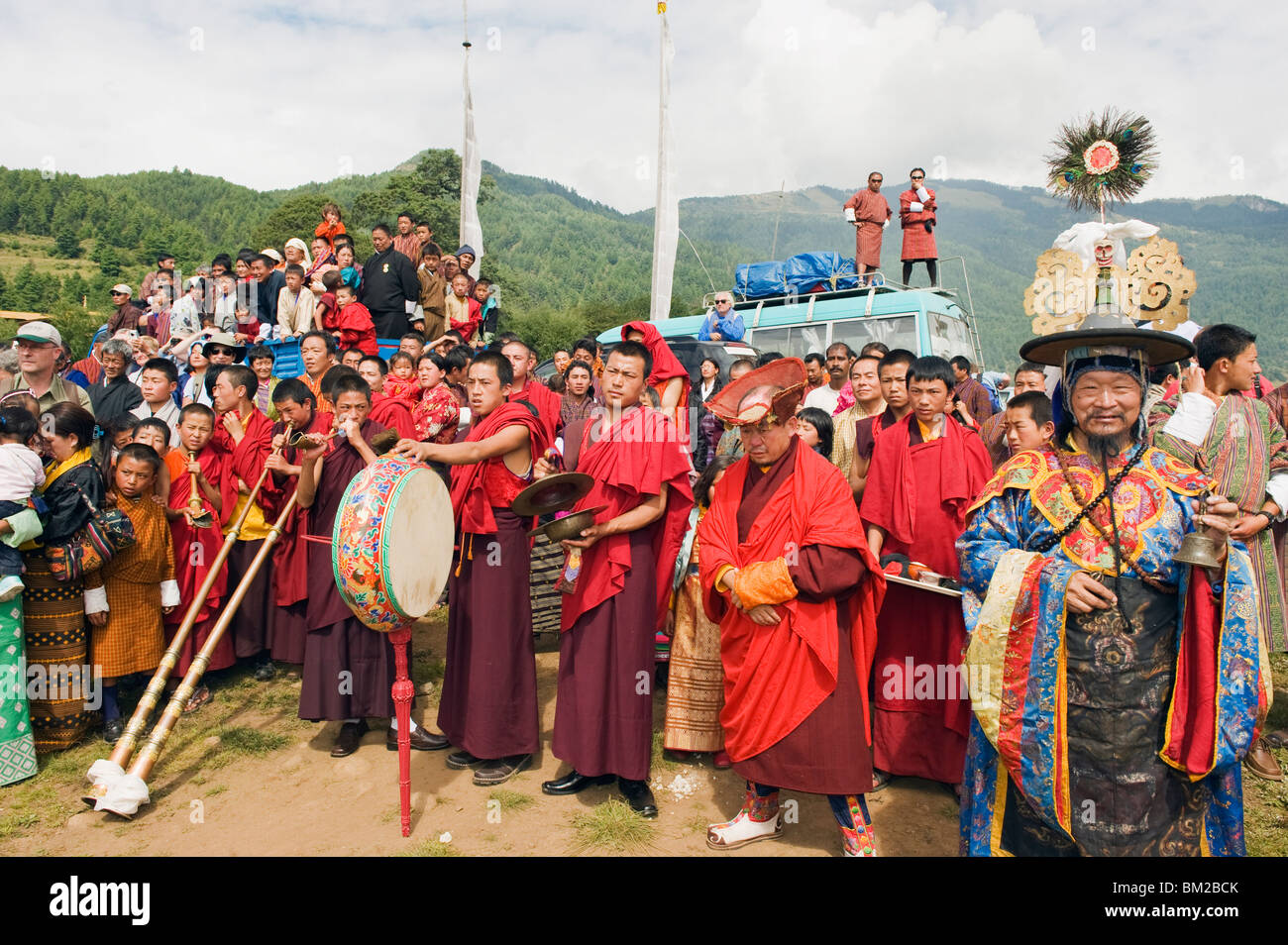 Mönche und Priester in Thangbi Mani Tsechu (Festival), Jakar, Bumthang ...