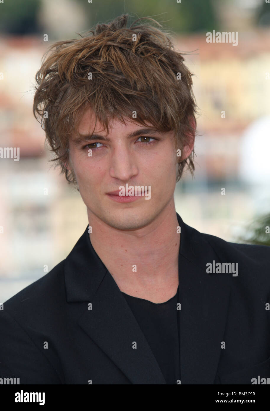 Actor niels schneider -Fotos und -Bildmaterial in hoher Auflösung – Alamy