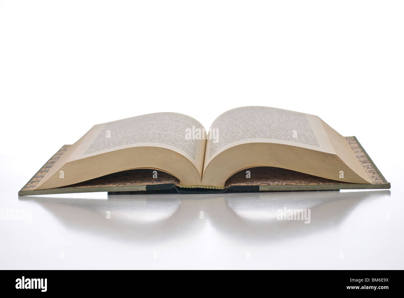 Offenes buch ausgeschnitten -Fotos und -Bildmaterial in hoher Auflösung ...