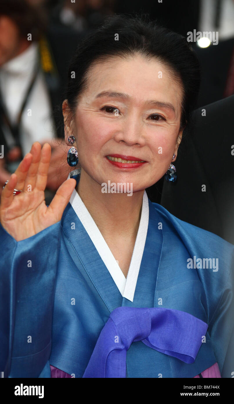 JEONG-HEE YOON Poesie PREMIERE CANNES FILM FESTIVAL 2010 PALAIS DES ...