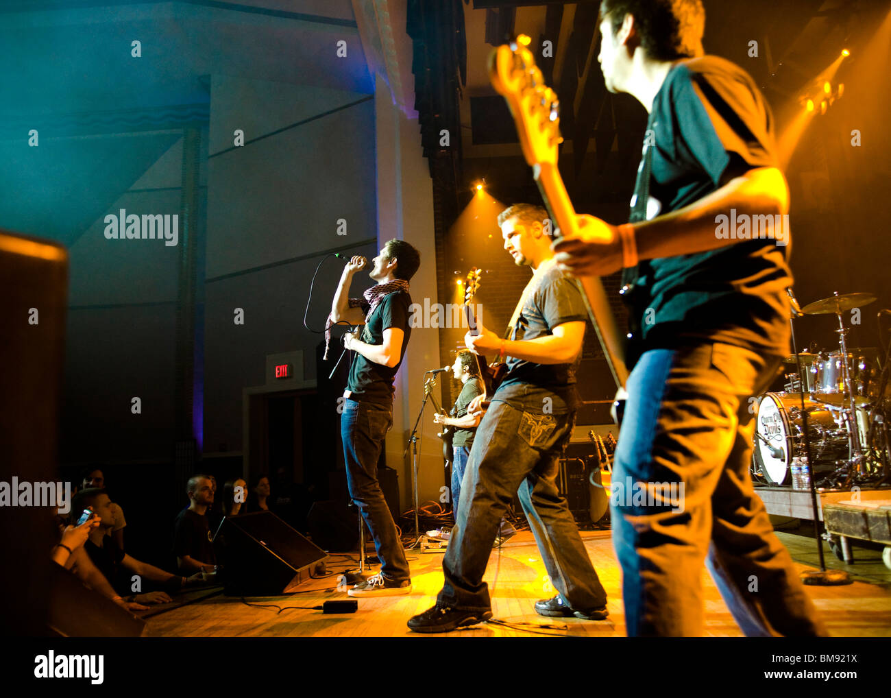 Rock-Band auf der Bühne Stockfotografie - Alamy