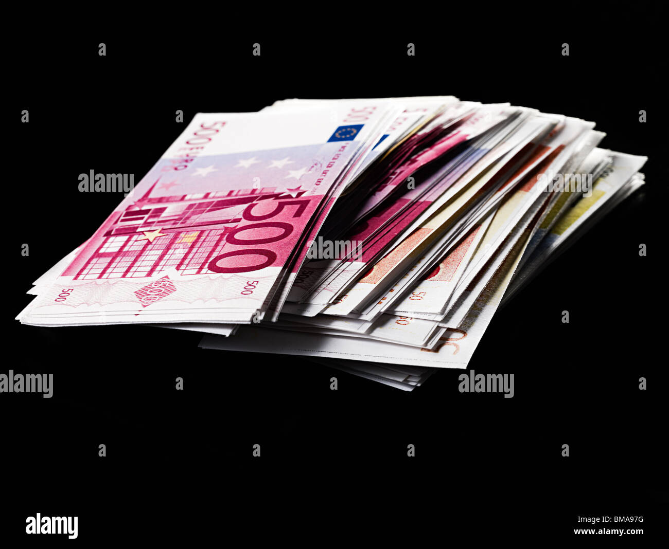 Euro stapel geldscheine -Fotos und -Bildmaterial in hoher Auflösung – Alamy