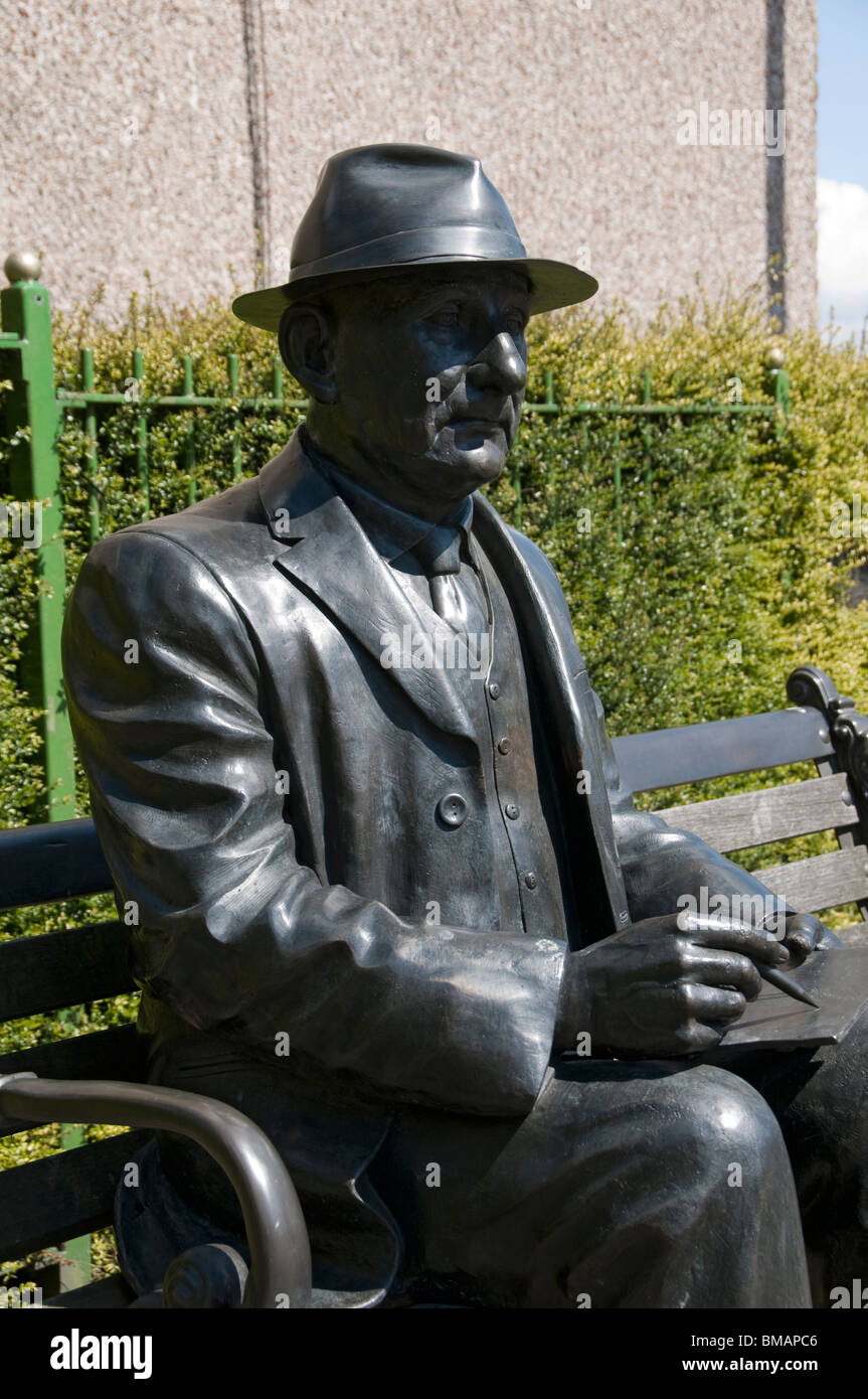 Ls lowry statue -Fotos und -Bildmaterial in hoher Auflösung – Alamy
