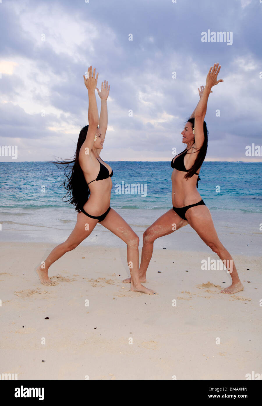 Mutter tochter bikini -Fotos und -Bildmaterial in hoher Auflösung – Alamy