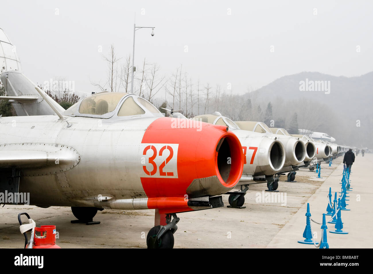 Old mig jet fighter plane -Fotos und -Bildmaterial in hoher Auflösung ...