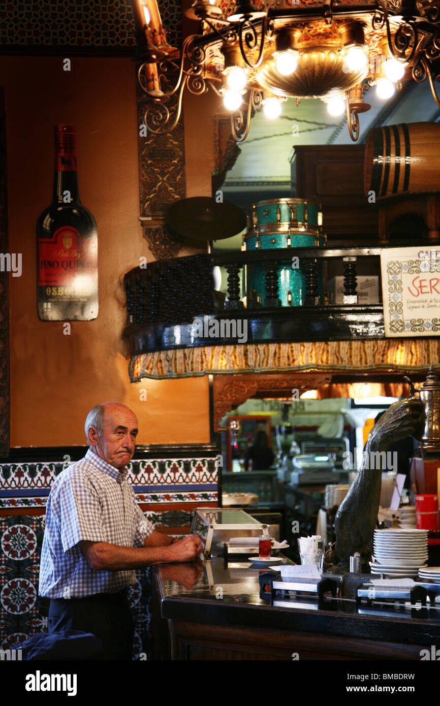 Traditional spanish cafe interior -Fotos und -Bildmaterial in hoher ...