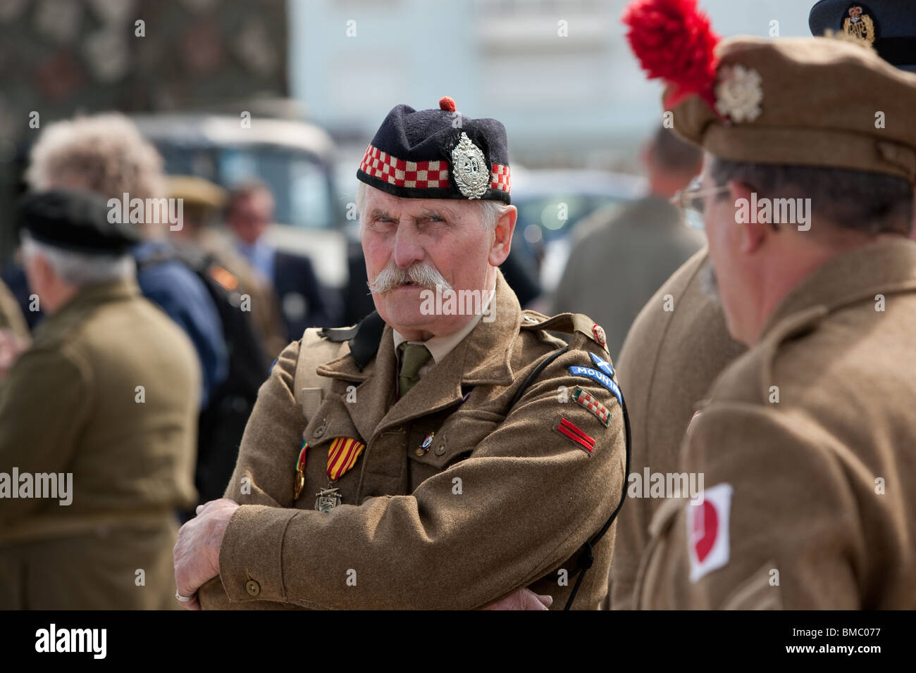 Ww2 reenactment men -Fotos und -Bildmaterial in hoher Auflösung – Alamy