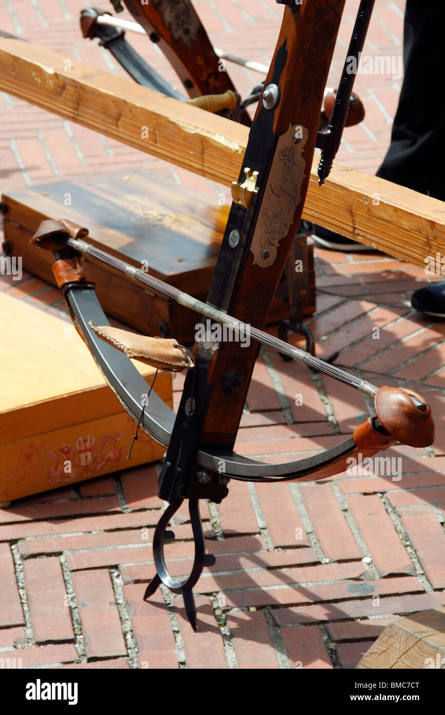 Armbrust schießen -Fotos und -Bildmaterial in hoher Auflösung – Alamy