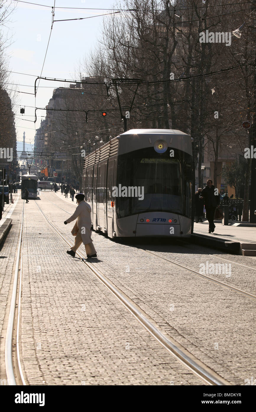 Marseille, öffentliche verkehrsmittel -Fotos und -Bildmaterial in hoher ...