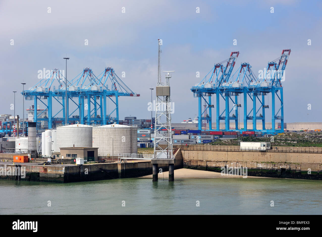 Zeebrugge hafen und containerterminal -Fotos und -Bildmaterial in hoher ...