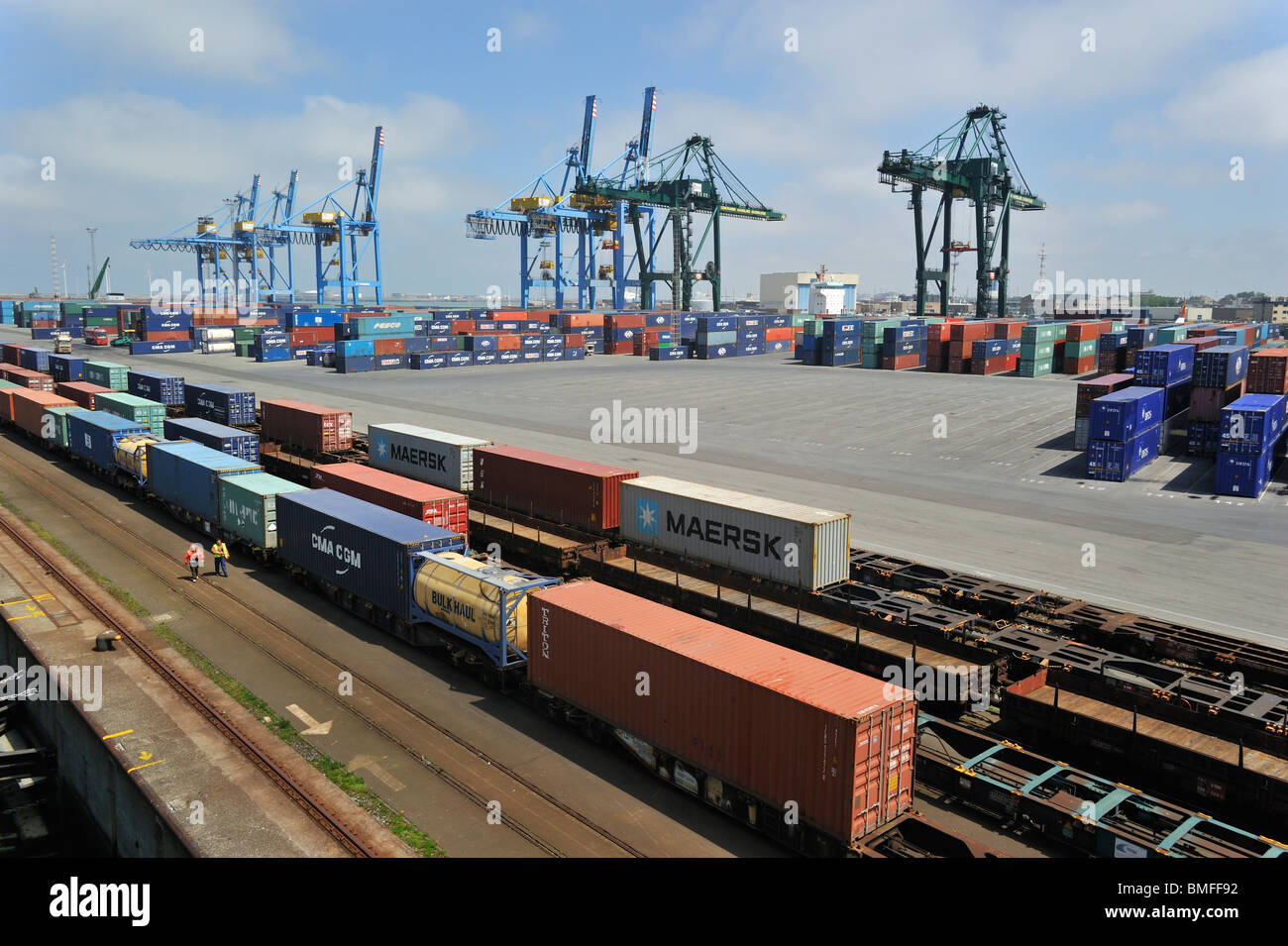 Zeebrugge hafen und containerterminal -Fotos und -Bildmaterial in hoher ...