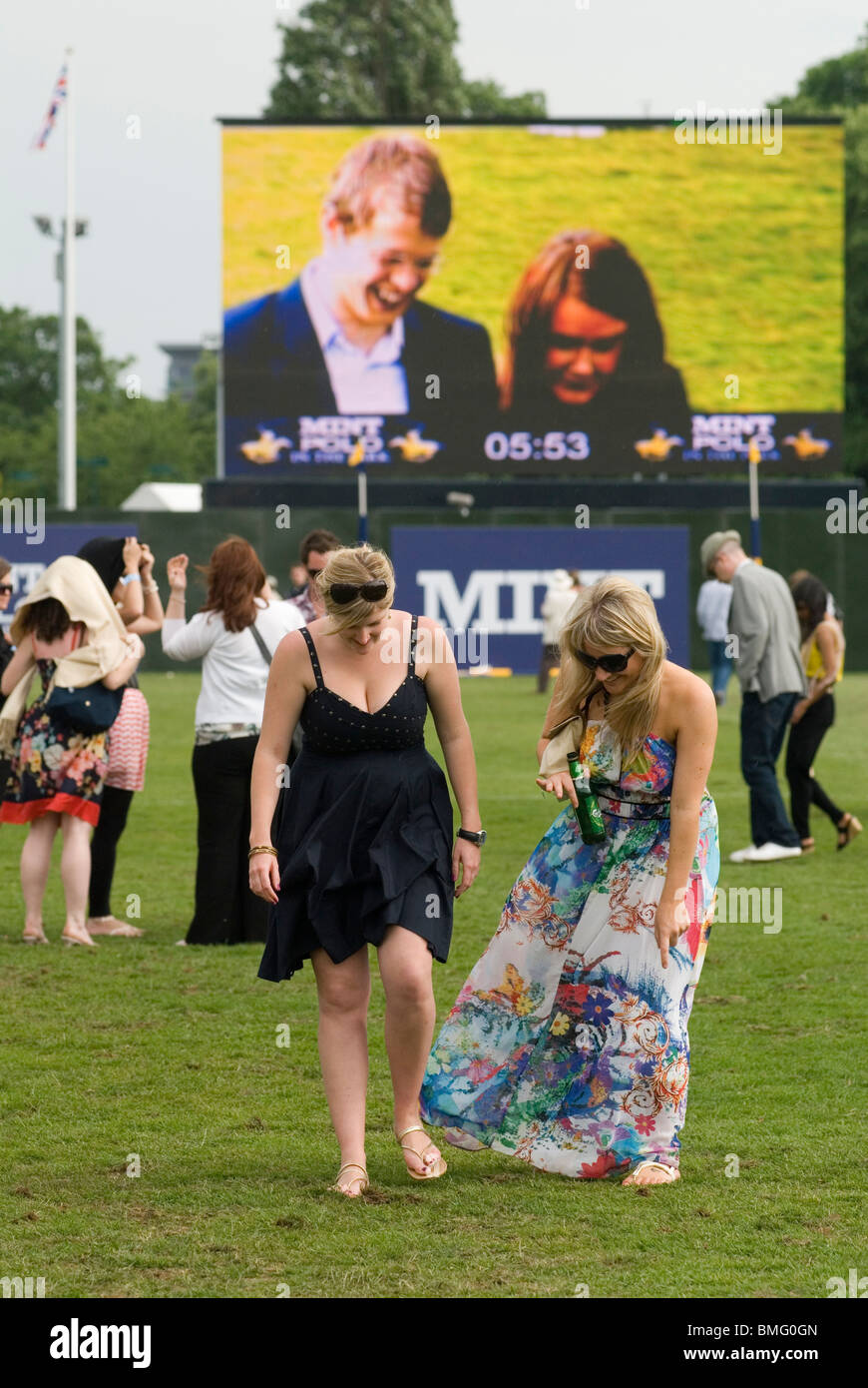 Spectators Watching Polo Match Stockfotos & Spectators Watching Polo ...
