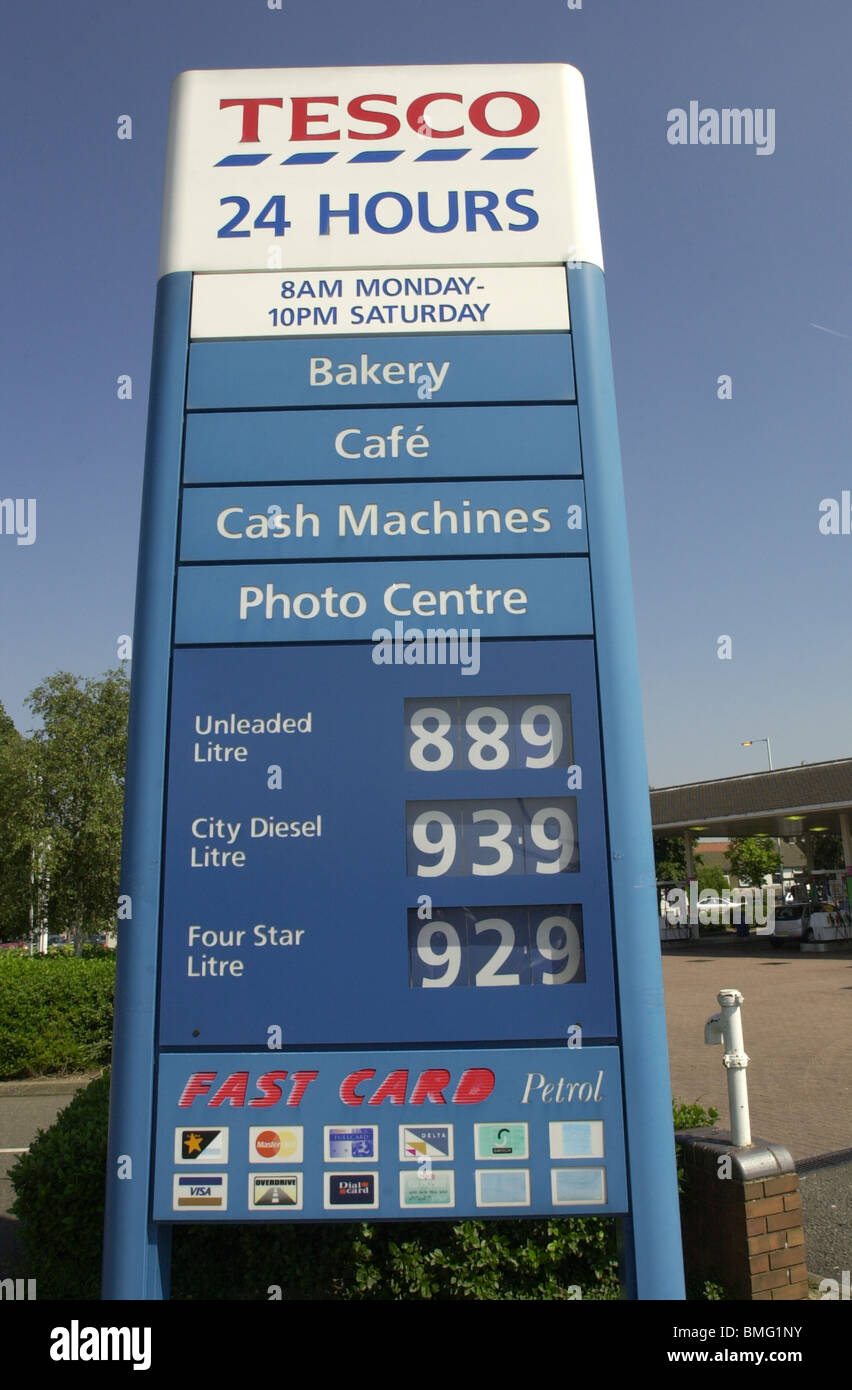 Tesco tankstelle preise bord -Fotos und -Bildmaterial in hoher ...