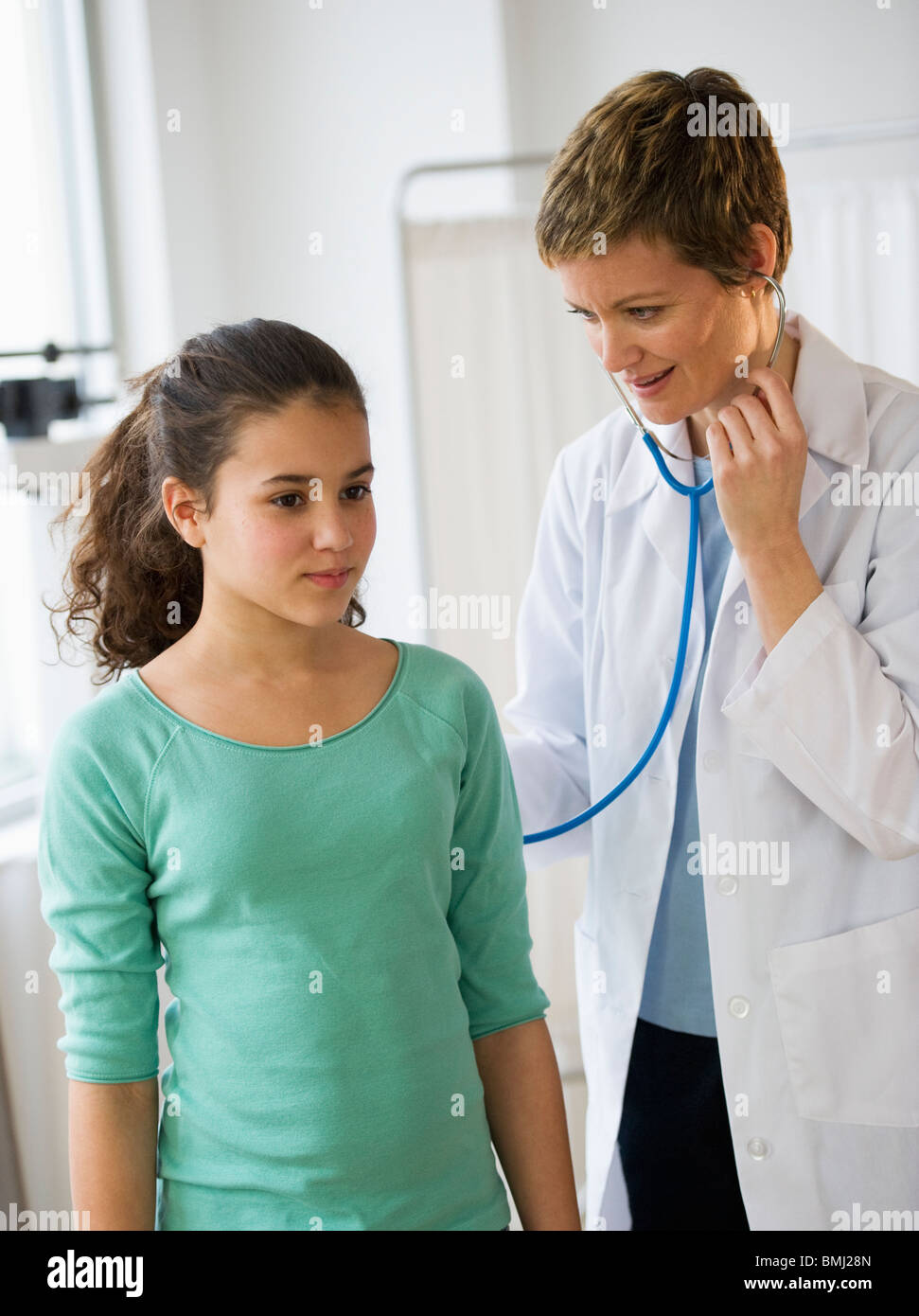 Teen girl doctor consultation -Fotos und -Bildmaterial in hoher ...