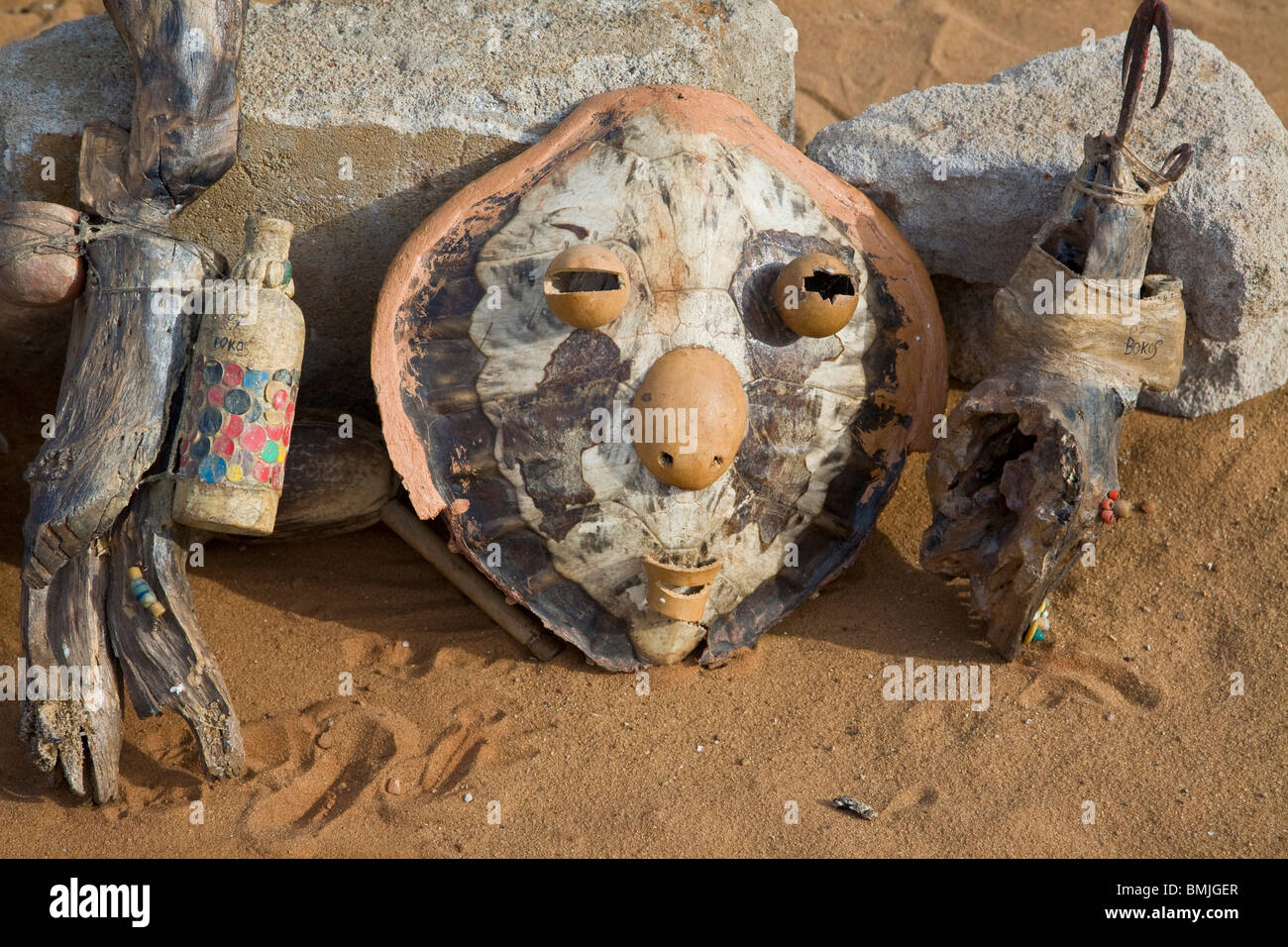 Benin voodoo mask -Fotos und -Bildmaterial in hoher Auflösung – Alamy